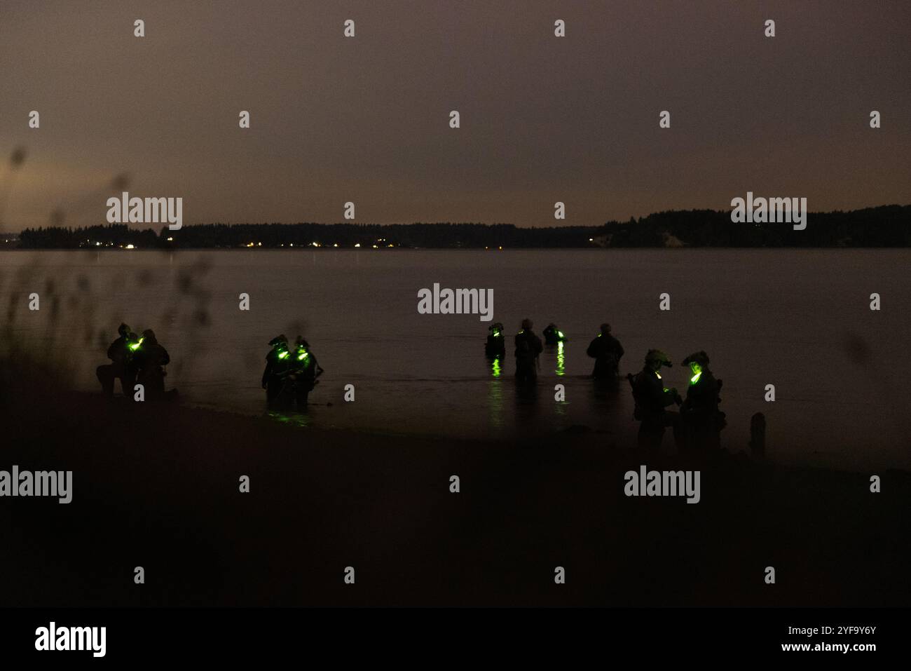 U.S. Marines with Charlie Company, 1st Reconnaissance Battalion, 1st ...