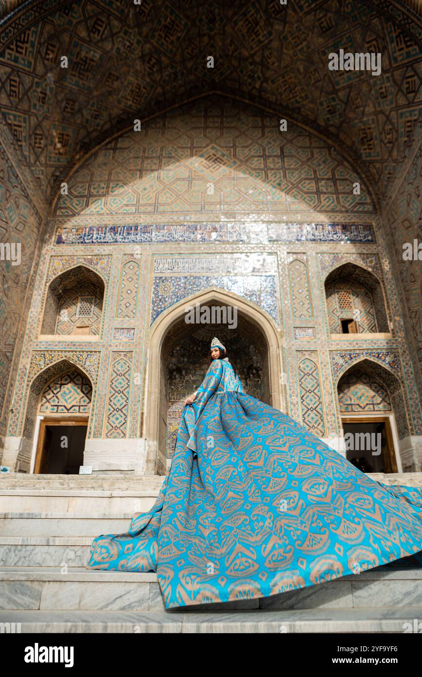 Uzbek woman in traditional dress in Registan square Samarkand ...