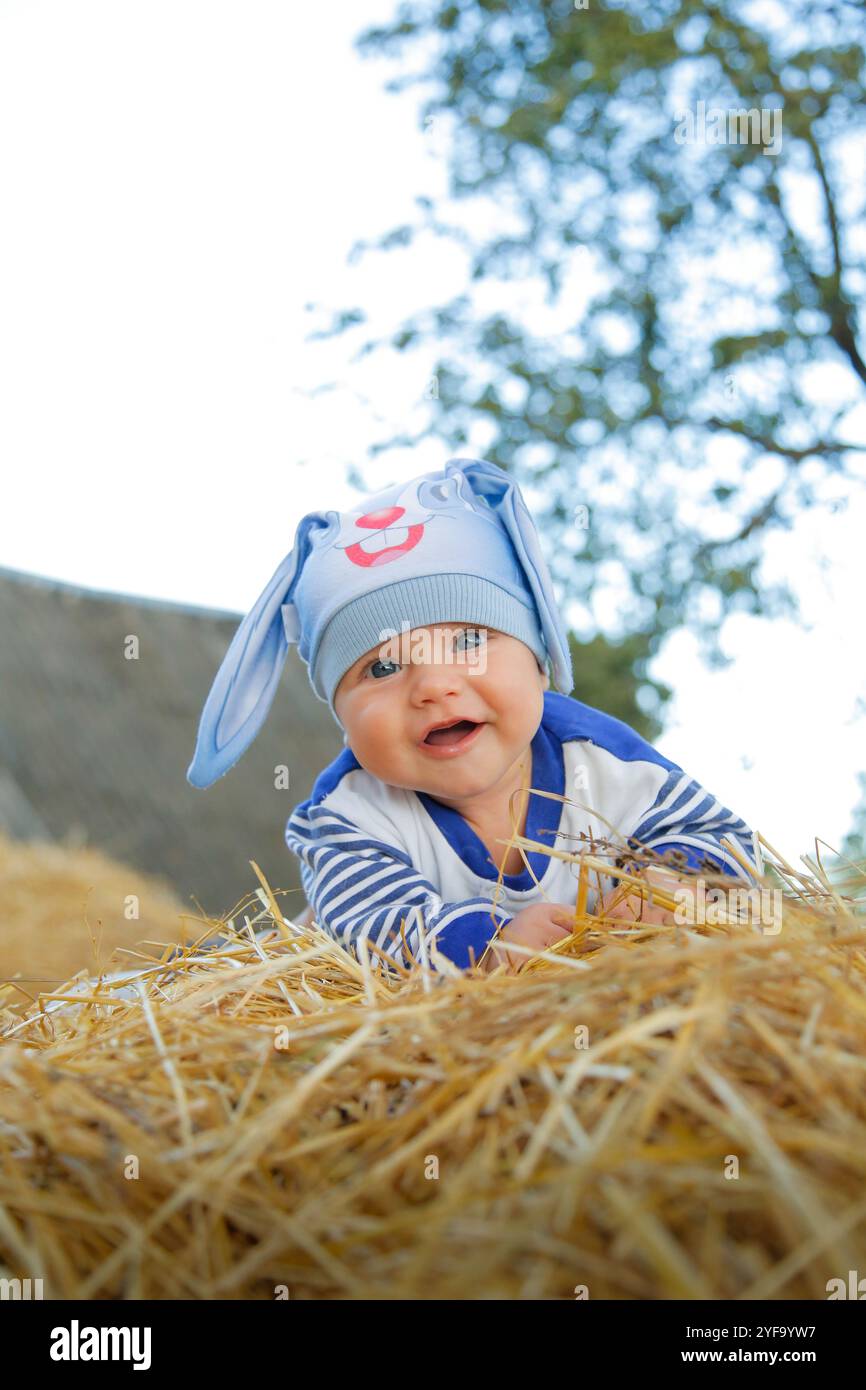 Child cuddle rabbit hi-res stock photography and images - Alamy