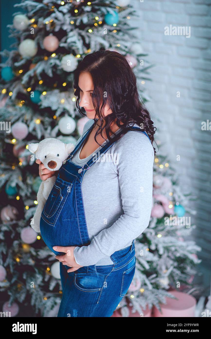 A pregnant woman poses with a baby stroller Stock Photo - Alamy