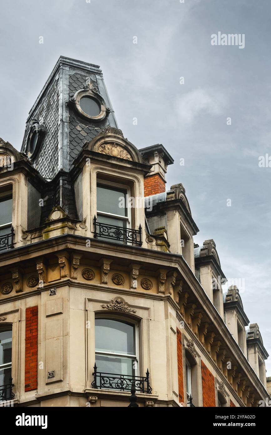 Ancient building in london hi-res stock photography and images - Alamy