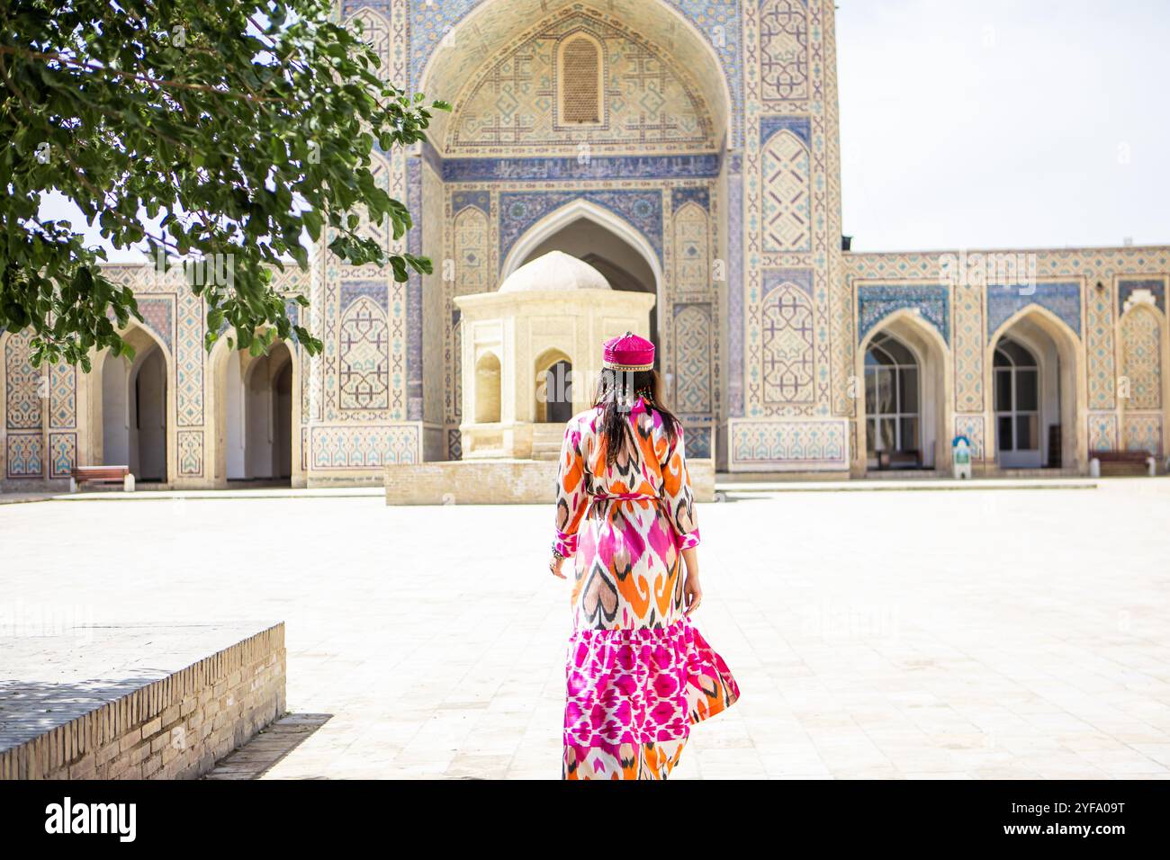 Uzbekistan bukhara young woman hi-res stock photography and images - Alamy