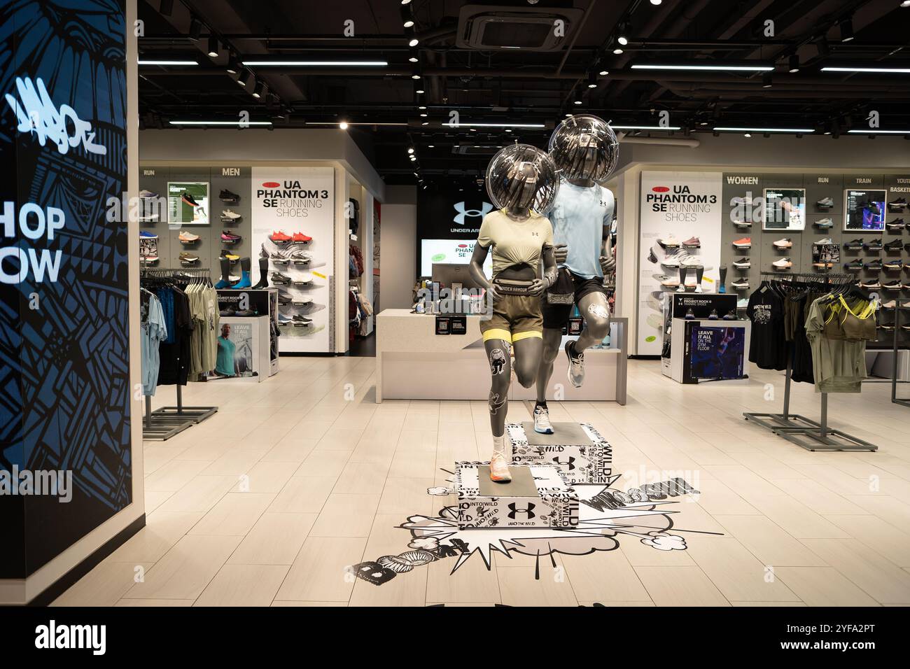 BANGKOK, THAILAND - OCTOBER 27, 2023: dressed mannequins on display at ...