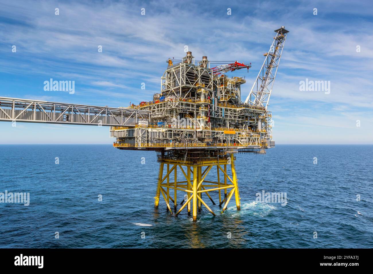 Scottish oil rig hi-res stock photography and images - Alamy