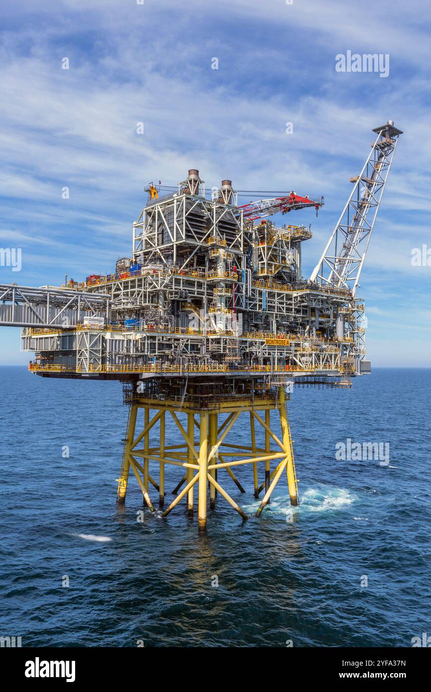 Oil rig scotland north sea hi-res stock photography and images - Alamy