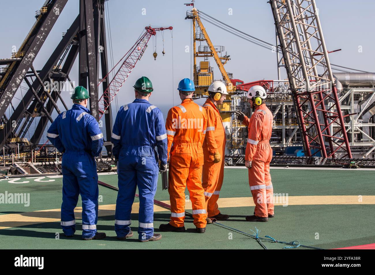 Oil rig workers north sea hi-res stock photography and images - Alamy