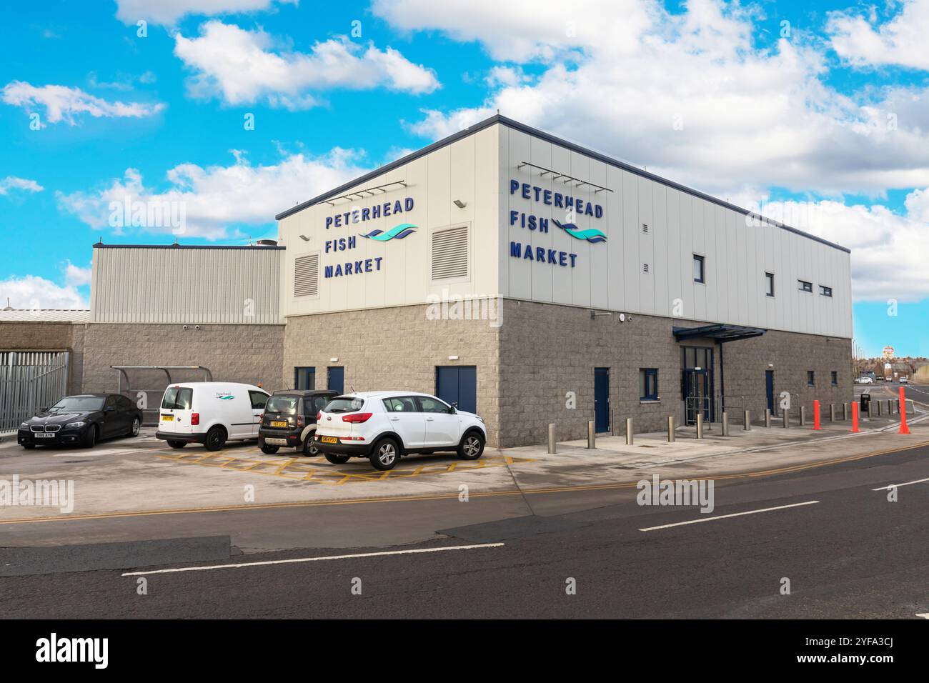 Peterhead fishmarket hi-res stock photography and images - Alamy