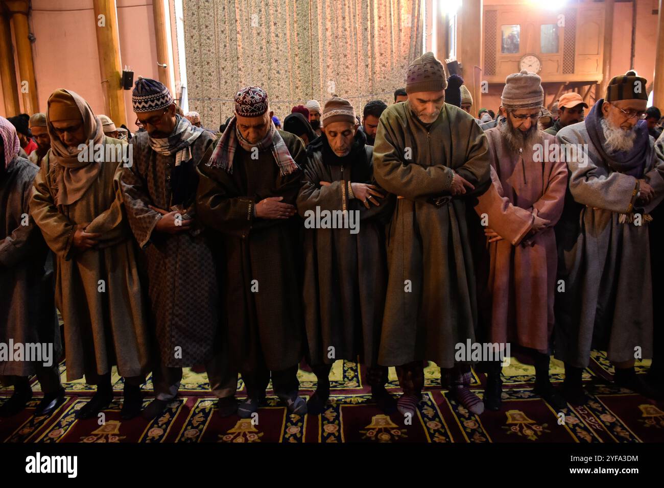 Biggest mosque of kashmir valley hi-res stock photography and images ...