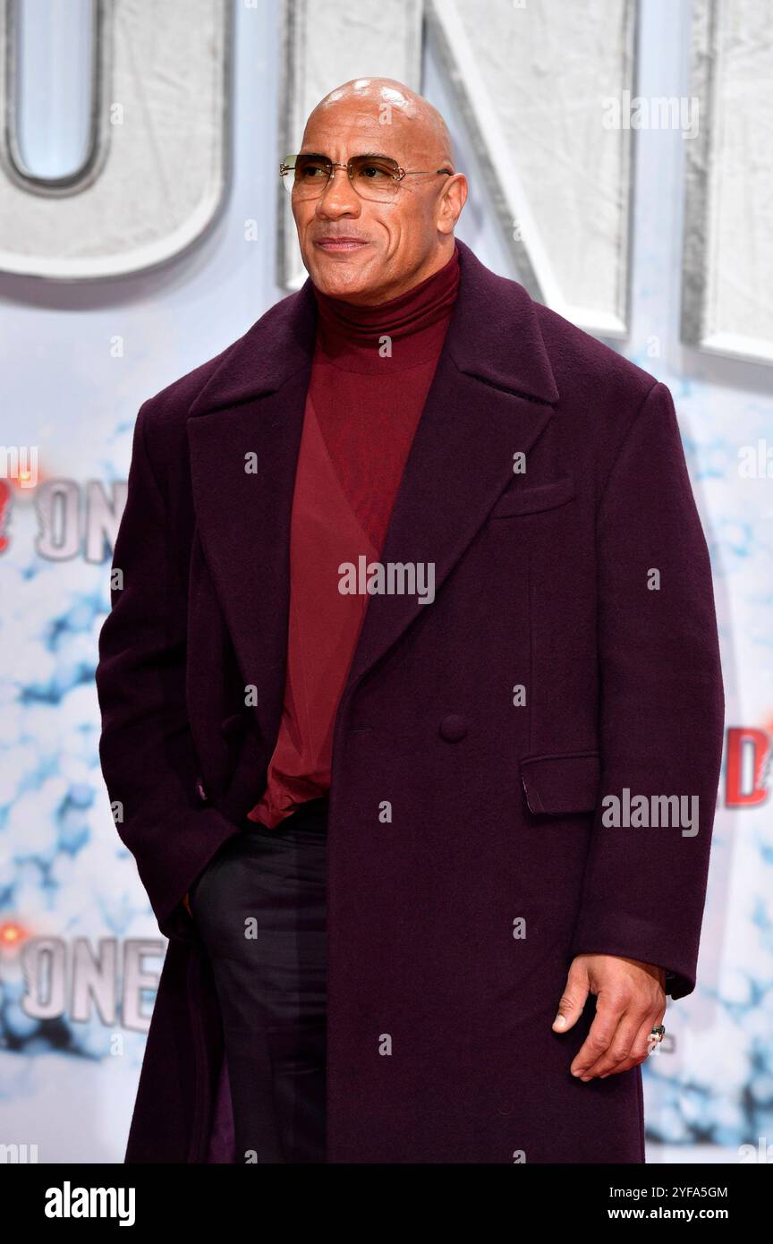 Dwayne Johnson bei der Weltpremiere des Kinofilms Red One - Alarmstufe ...