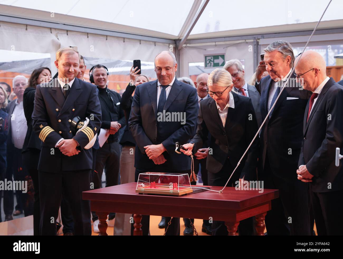 04 November 2024, Hamburg: Godmother Eva Maria Tschentscher (center ...
