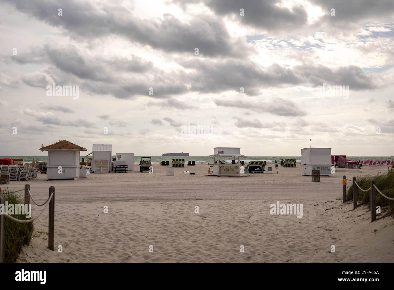 Distant huts hi-res stock photography and images - Alamy