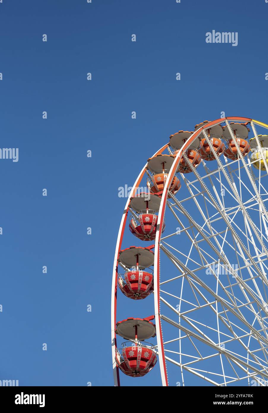 Cheerful amusement park ferris wheel hi-res stock photography and ...
