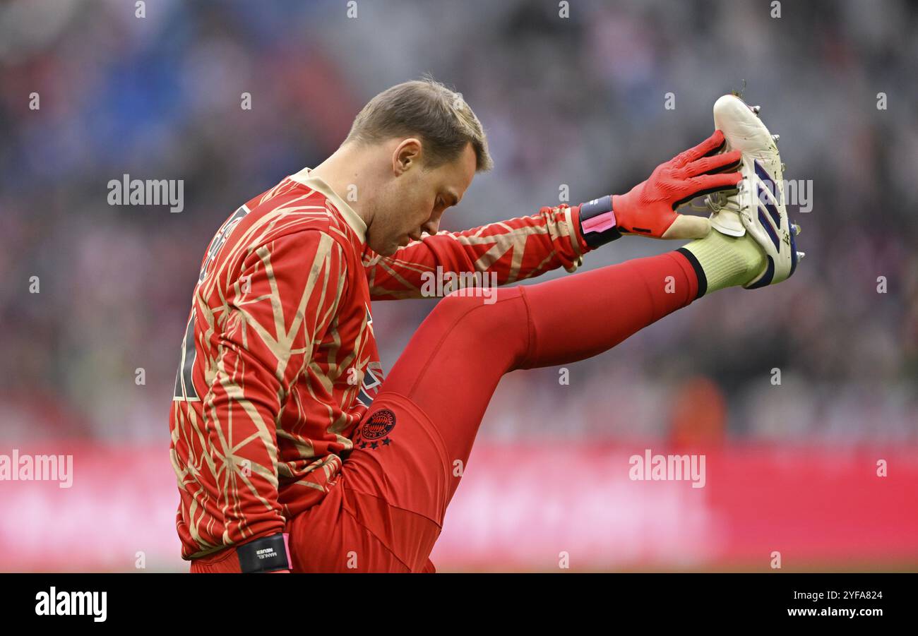 Goalkeeper Manuel Neuer FC Bayern Munich FCB (01) during warm-up ...