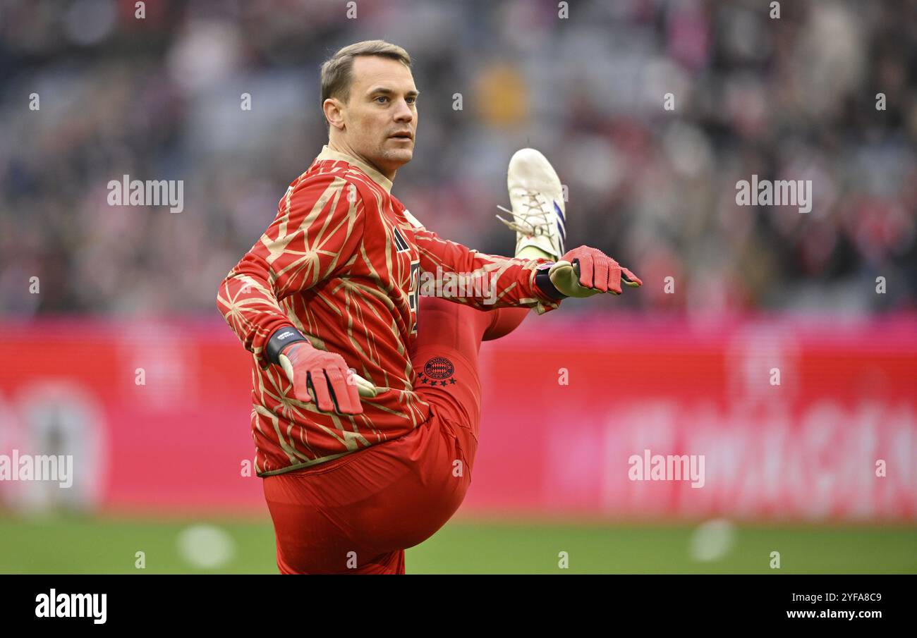 Goalkeeper Manuel Neuer FC Bayern Munich FCB (01) during warm-up ...