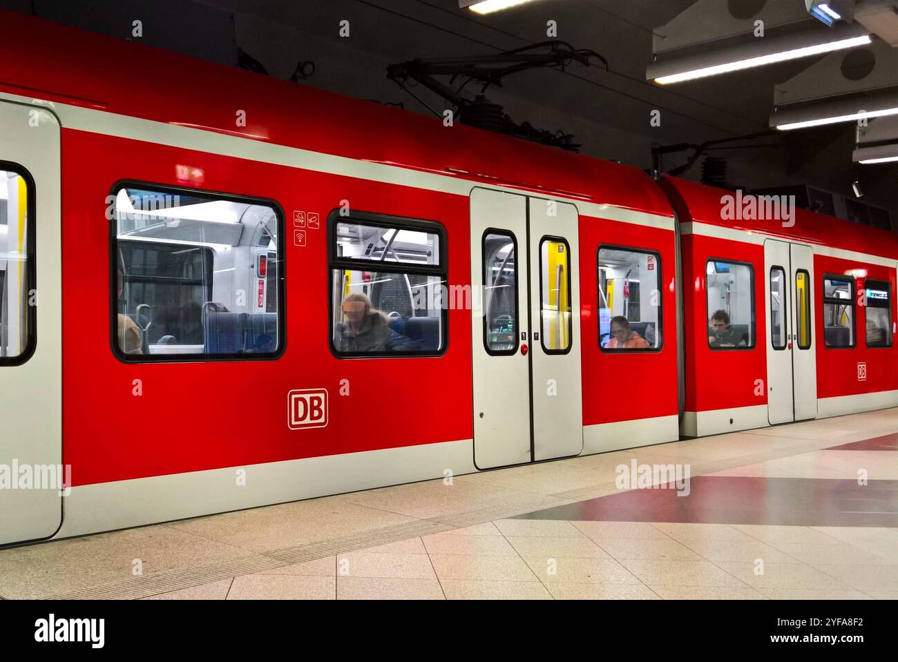 München, S-Bahn der DB - Deutsche Bahn *** Munich, S-Bahn of DB ...