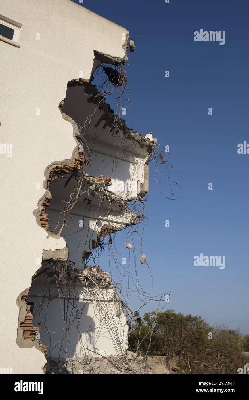 Ruins of an abandoned and demolished building. Concept of new ...