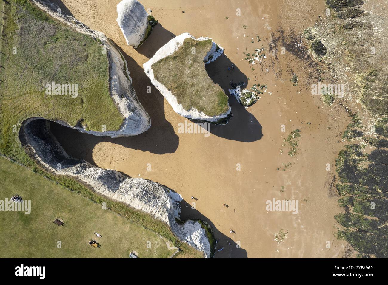Empty broadstairs beach hi-res stock photography and images - Alamy