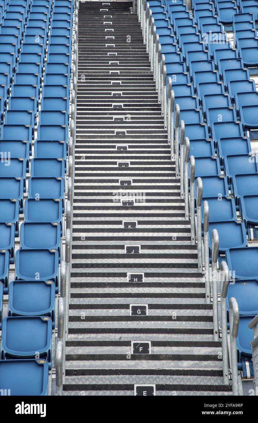 Stage chairs hi-res stock photography and images - Alamy