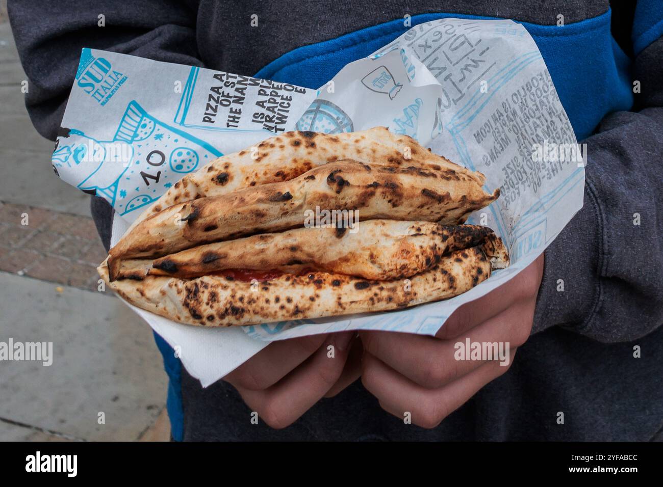 Pizza a portofoglio hi-res stock photography and images - Alamy