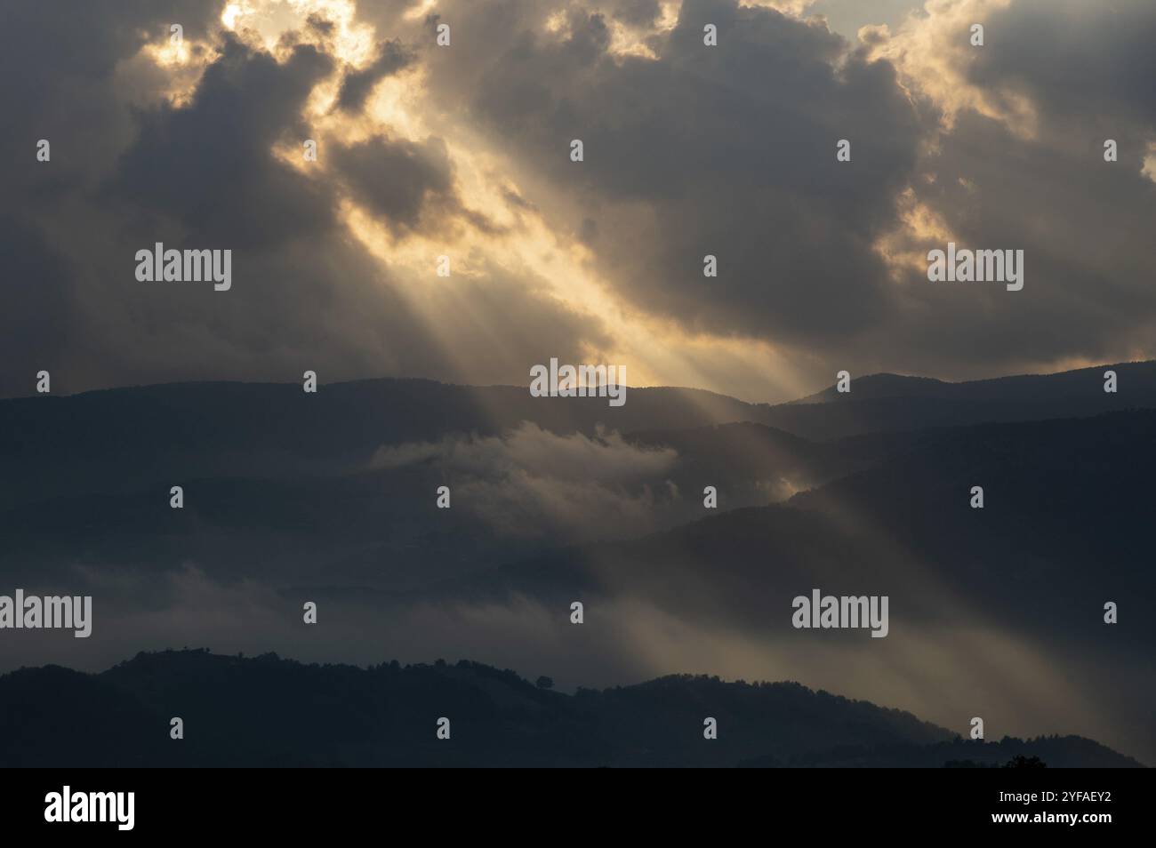 Sun glows shines through clouds hi-res stock photography and images - Alamy