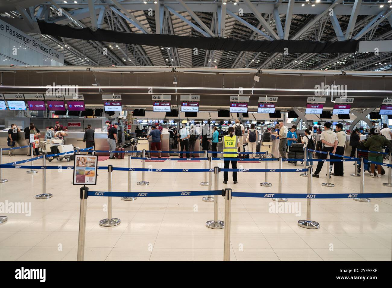 Qatar airways business class hi-res stock photography and images - Alamy