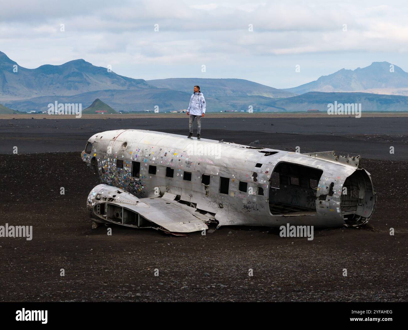 Dc 3 plane wreck hi-res stock photography and images - Alamy
