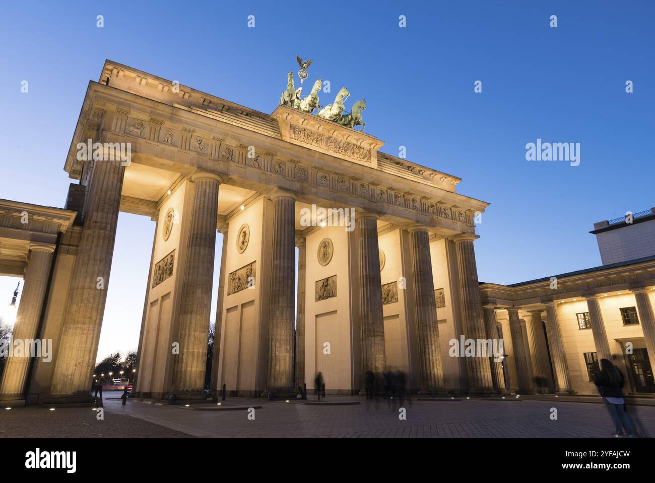 Neoclassical triumphal arch hi-res stock photography and images - Alamy