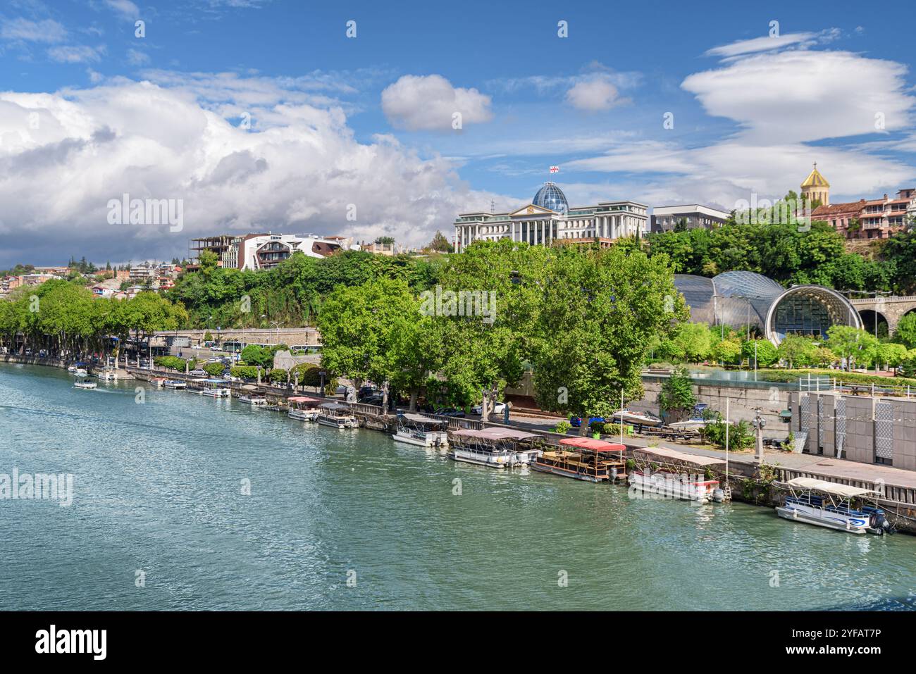 The Kura (Mtkvari) River in Old Town of Tbilisi, Georgia Stock Photo ...