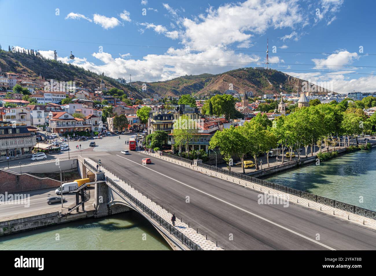 The Metekhi Bridge over the Kura (Mtkvari) River, Tbilisi Stock Photo ...
