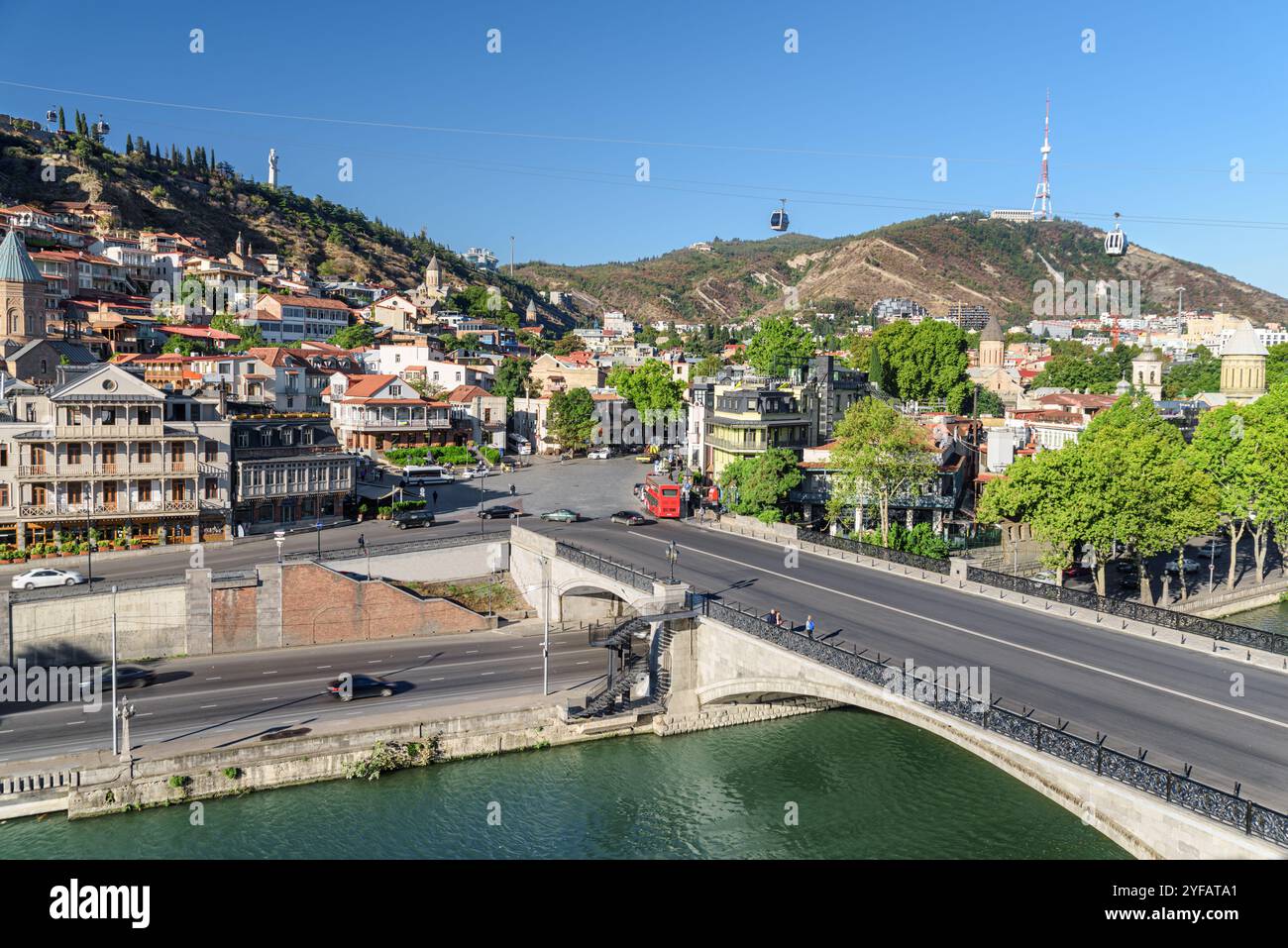 The Metekhi Bridge over the Kura (Mtkvari) River, Tbilisi Stock Photo ...