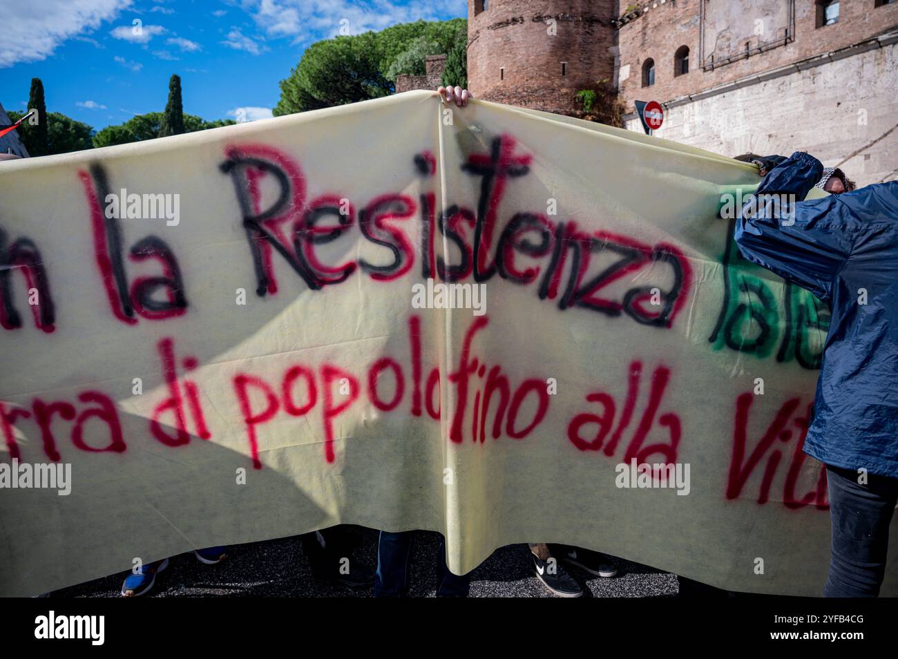 Israeli police against demonstrators hi-res stock photography and ...