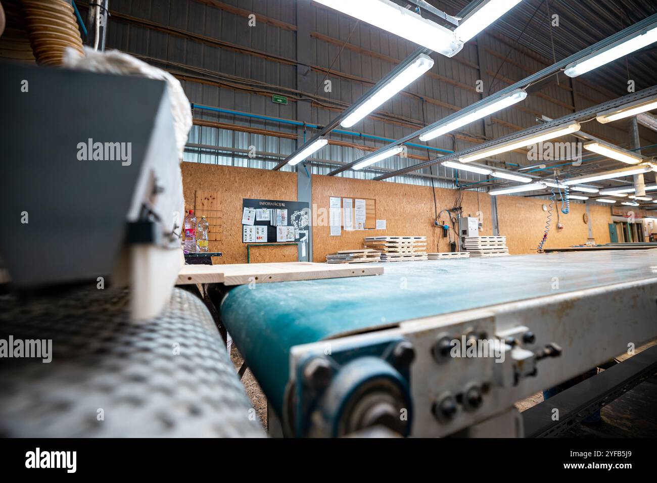 Lit up factory hi-res stock photography and images - Alamy