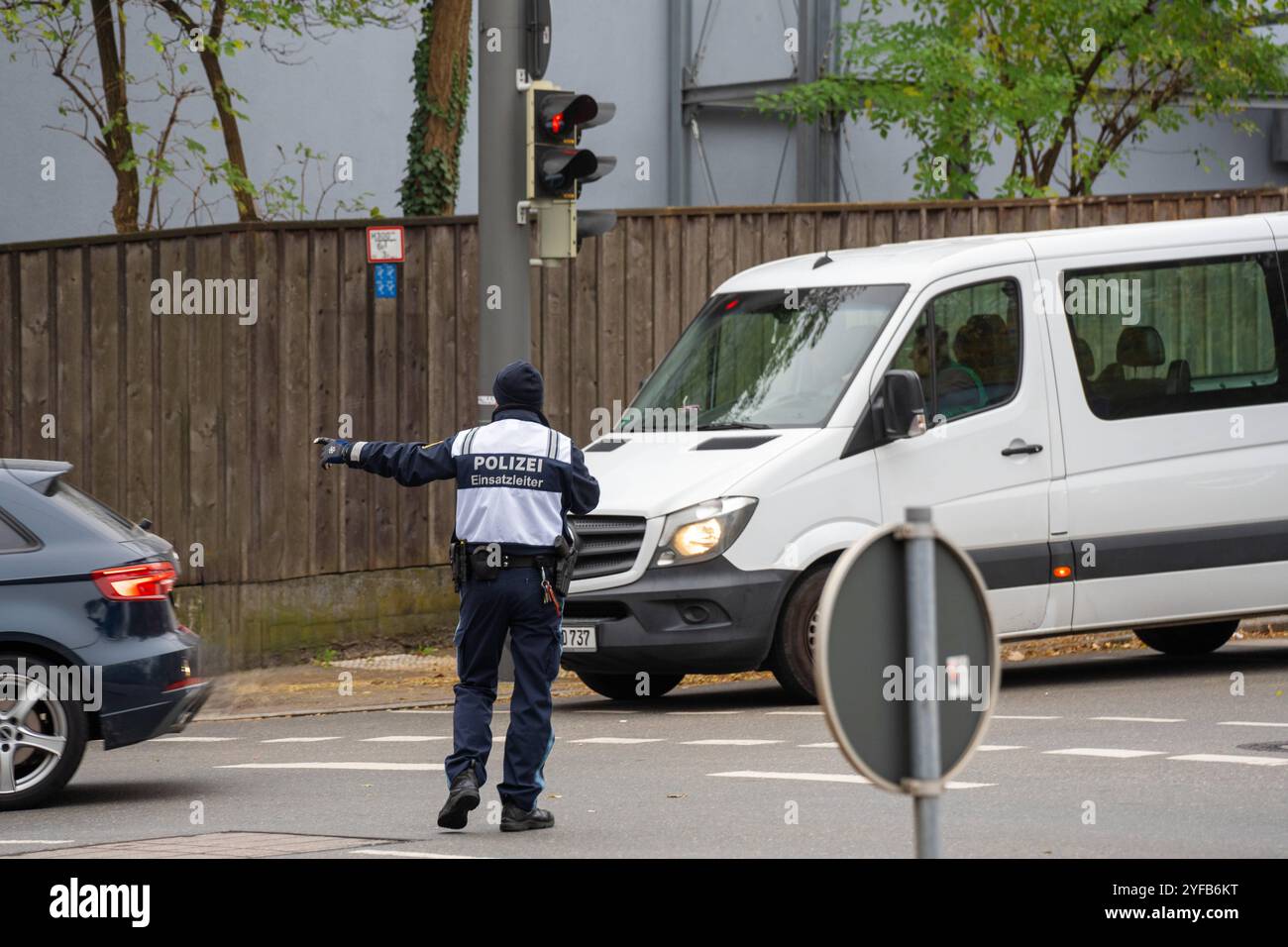 Polizei handzeichen hi-res stock photography and images - Alamy