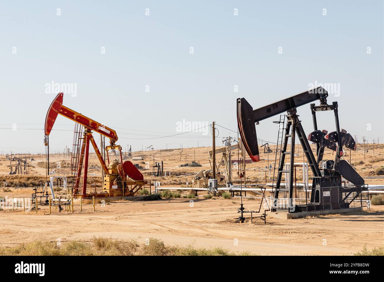 California gas refinery hi-res stock photography and images - Alamy