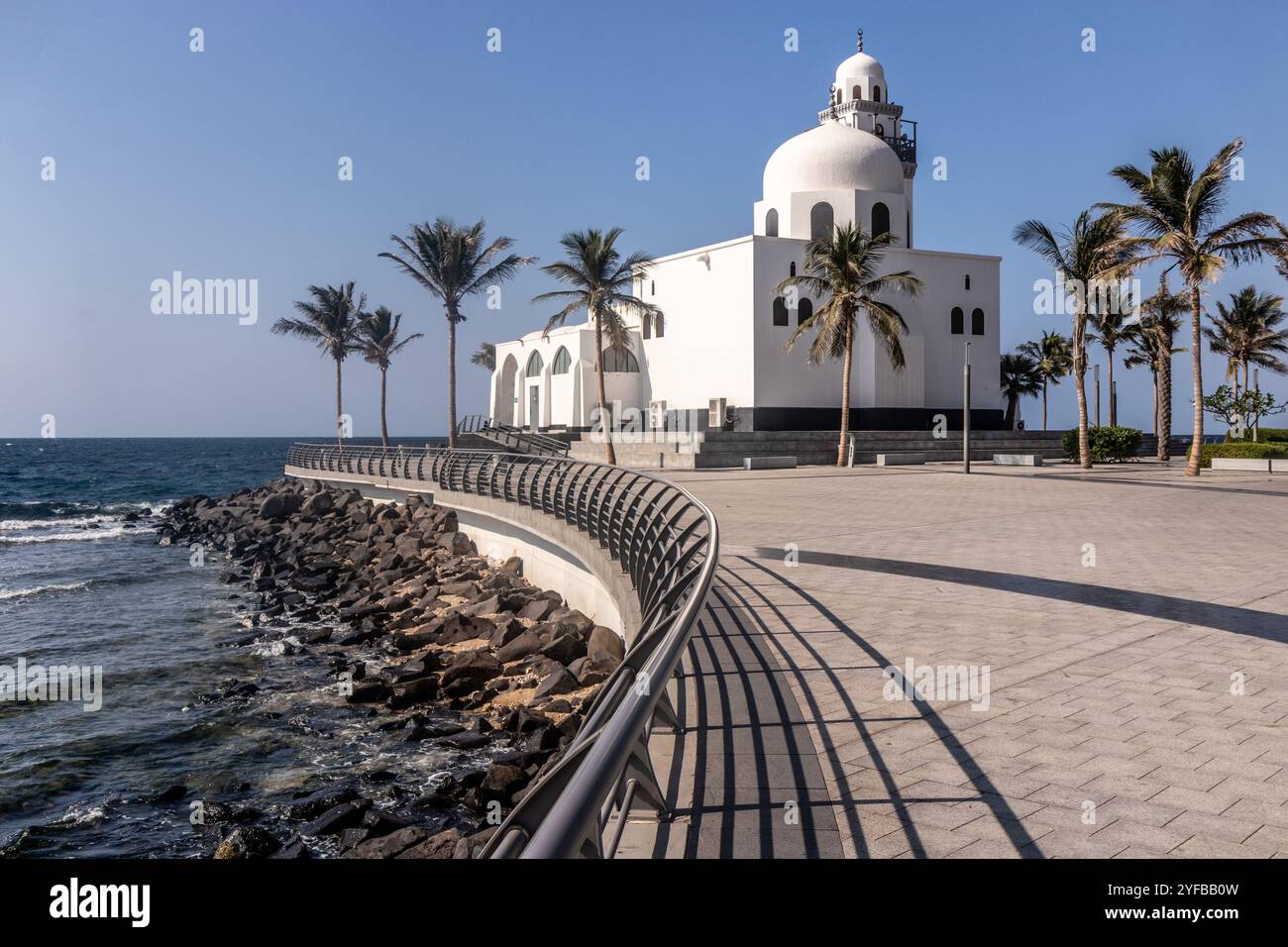 Island Mosque on the corniche promenade in Jeddah, Saudi Arabia Stock ...