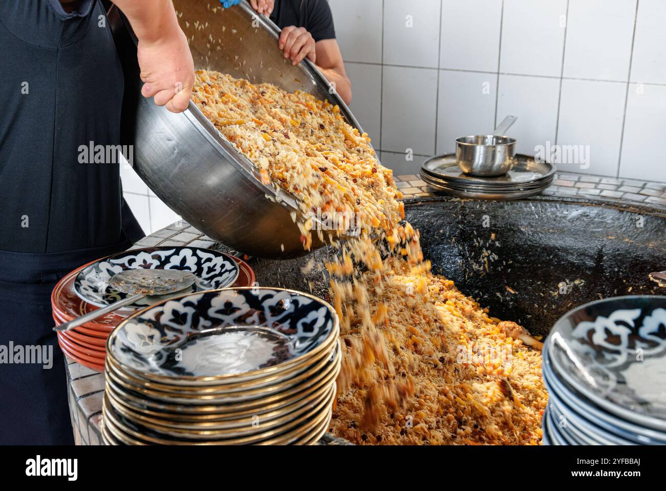 Fresh cooked wedding Uzbek plov in Tashkent, Uzbekistan Stock Photo - Alamy
