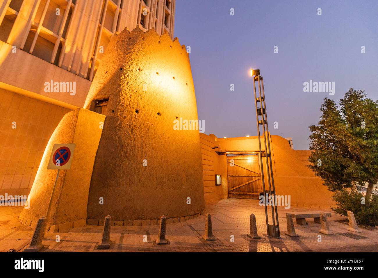 Riyadh gate hi-res stock photography and images - Alamy