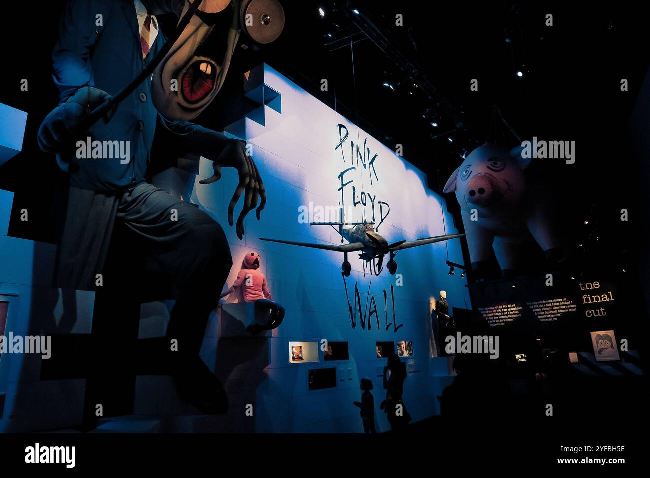 Pink Floyd Interstellar exibithion - Vintage musical instruments from ...