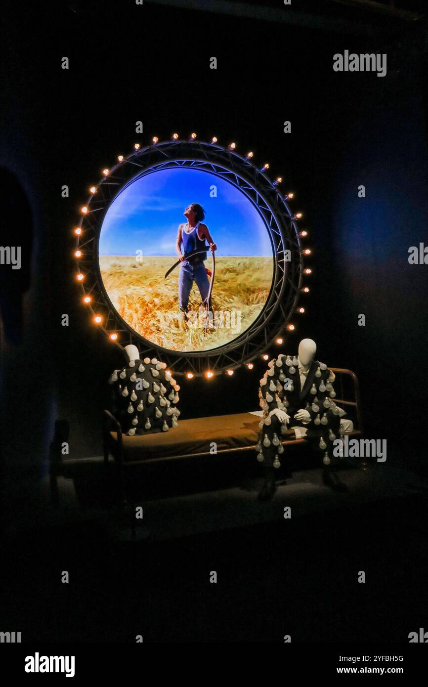 Pink Floyd Interstellar exibithion - Vintage musical instruments from ...