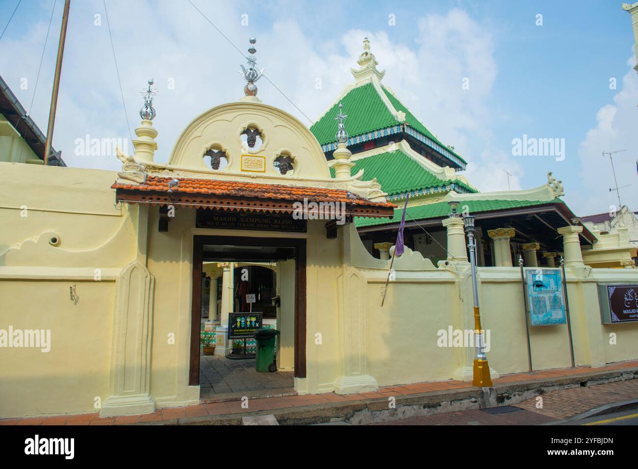 Kampung Kling Mosque (Masjid Kampung Kling) on Jalan Tukang Emas Street ...