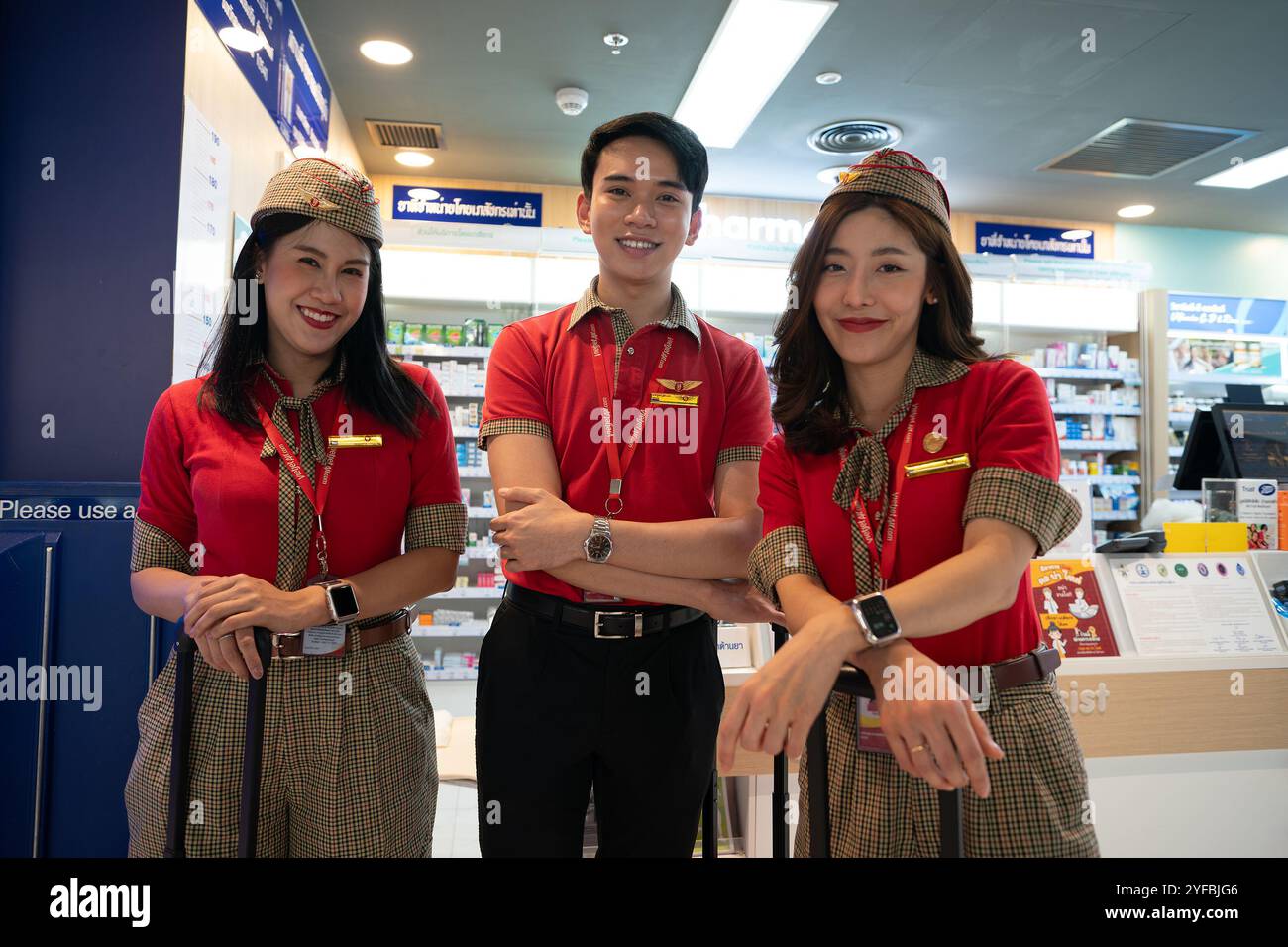 Vietnamese cabin crew vietjet air hi-res stock photography and images ...