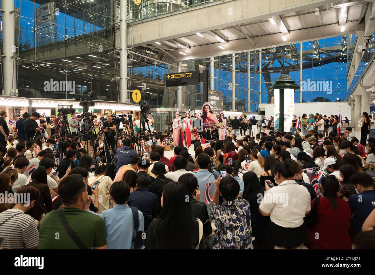 BANGKOK, THAILAND - OCTOBER 26, 2023: fans meet at Suvarnabhumi ...