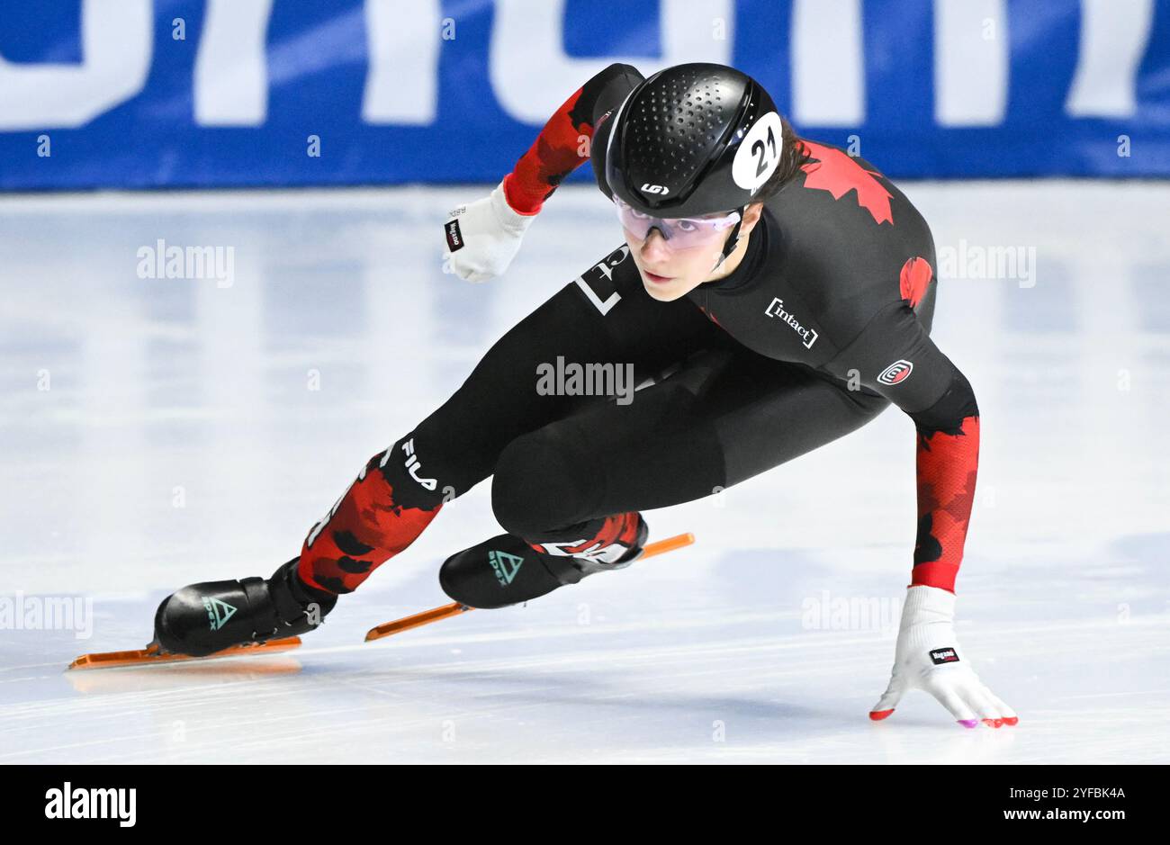 Isu short track world tour hi-res stock photography and images - Alamy