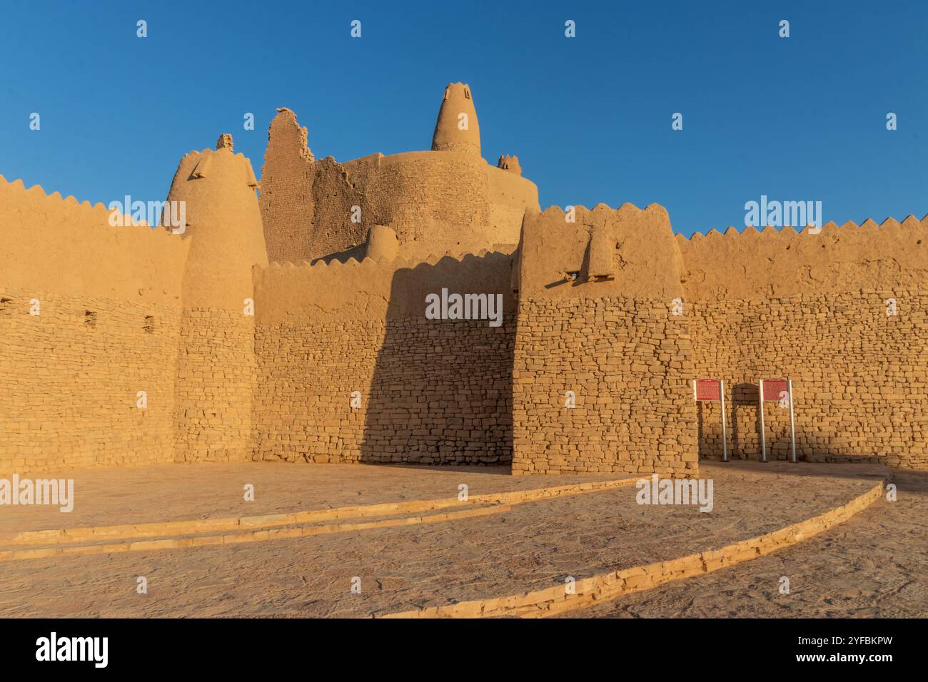 Marid Castle in Dumat al Jandal, Saudi Arabia Stock Photo - Alamy