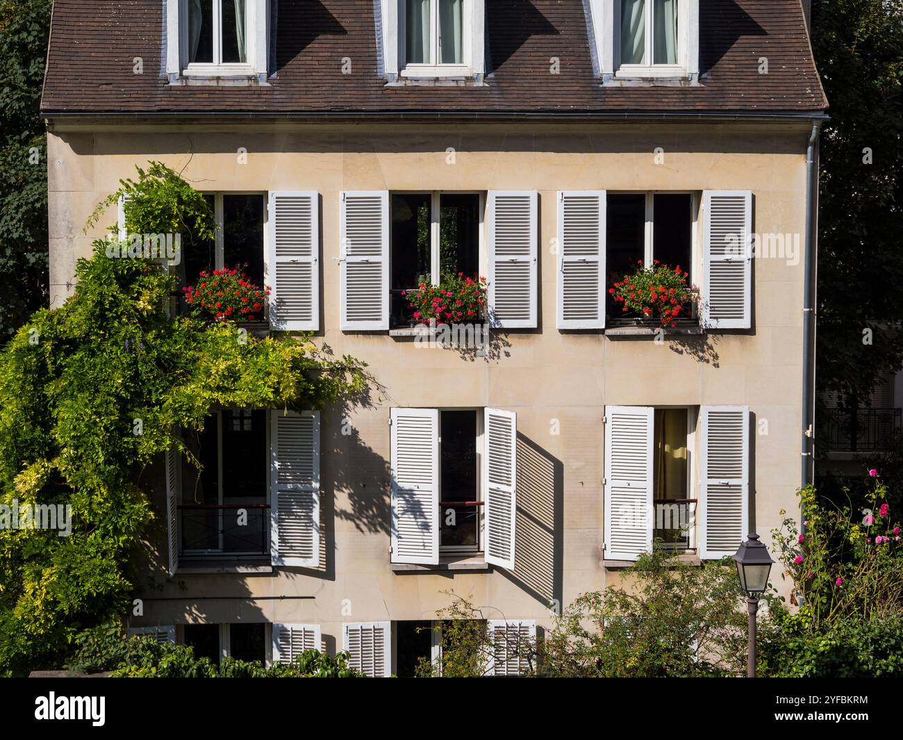 Typical Montmartre House, with Shutters and Ivey, Montmartre, Paris ...