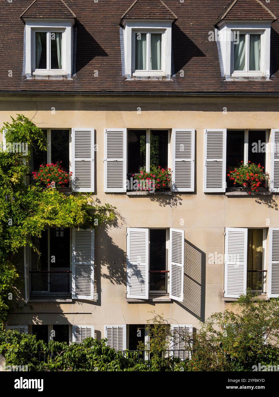 Typical Montmartre House, with Shutters and Ivey, Montmartre, Paris ...