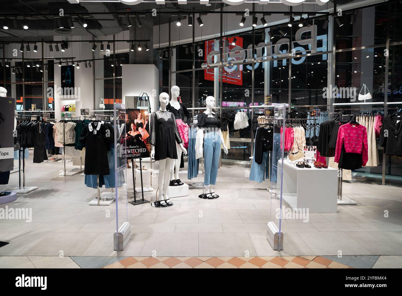 BANGKOK, THAILAND - OCTOBER 26, 2023: entrance to Pomelo store in ...