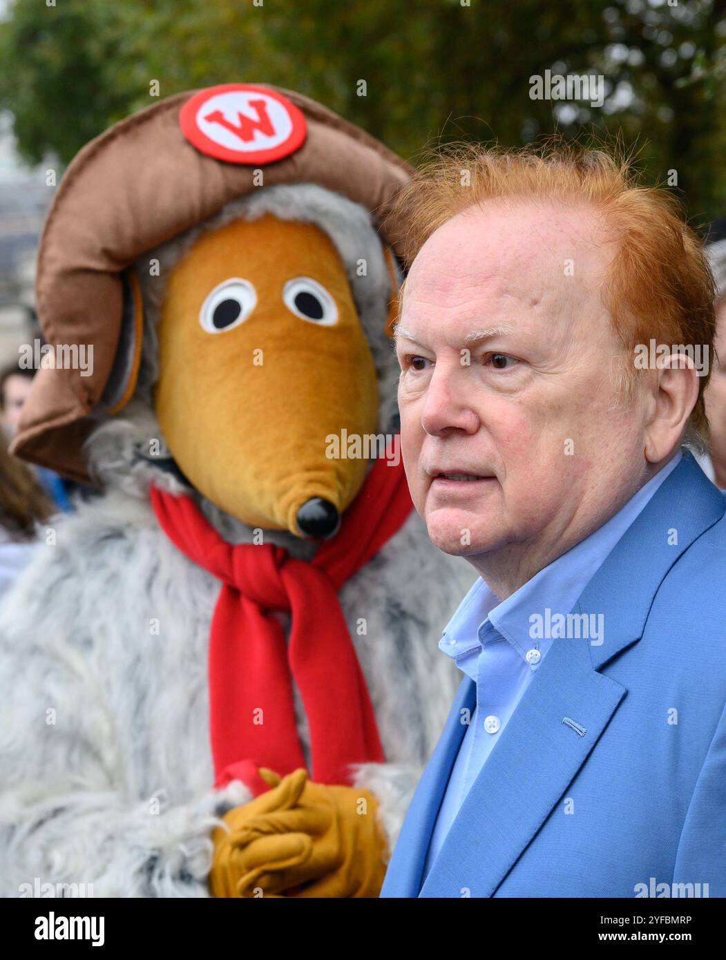 Mike Batt - musician, song-writer and music producer - with Womble ...