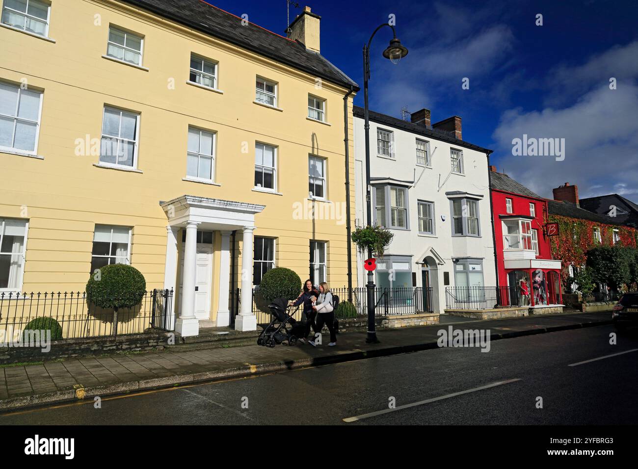 Quiet main high street hi-res stock photography and images - Alamy