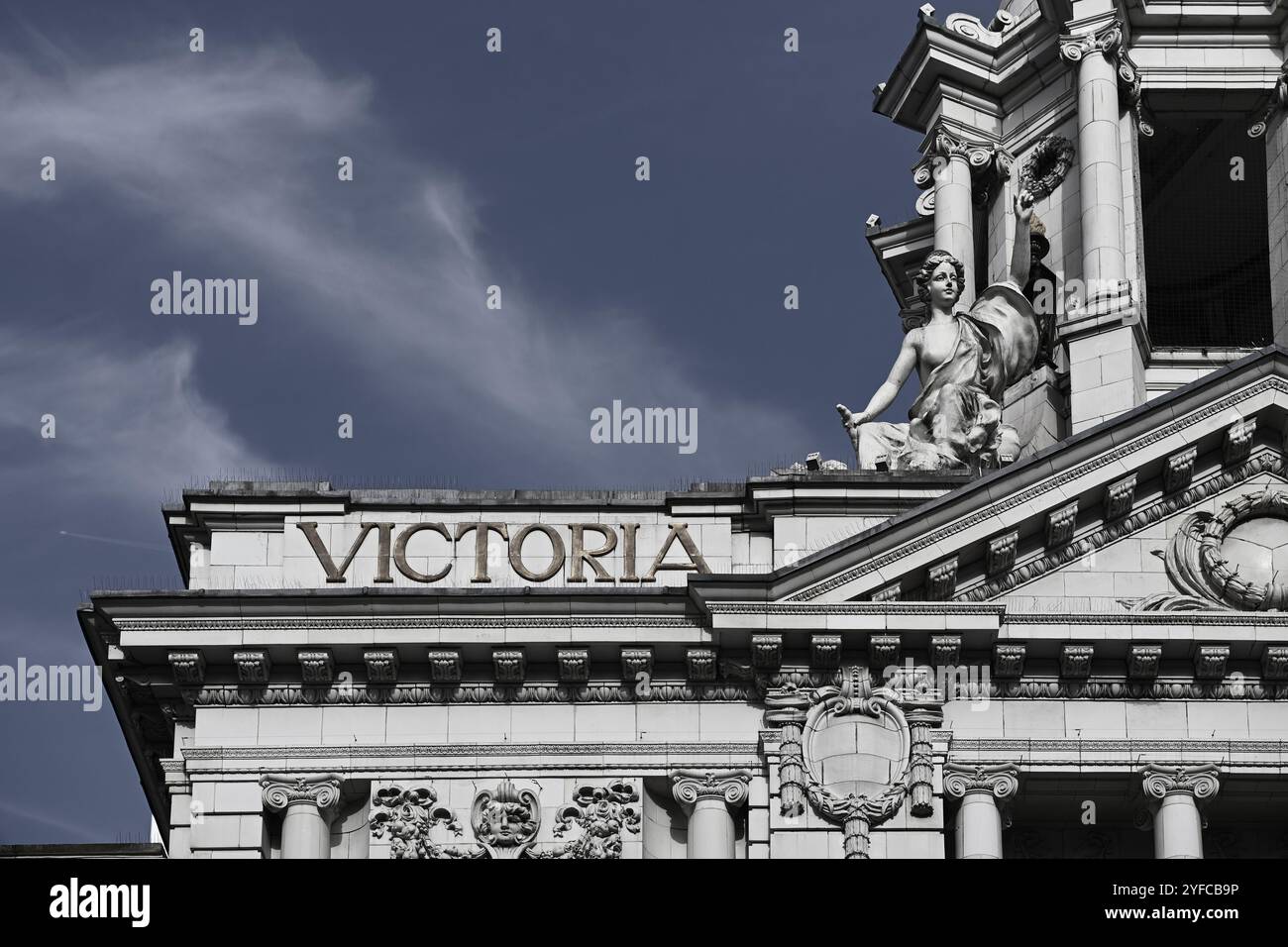 Victoria Palace Theatre Stock Photo - Alamy